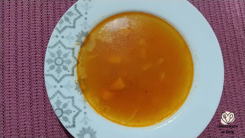 Brodo vegetale con dado: come usarlo in cucina e consigli pratici