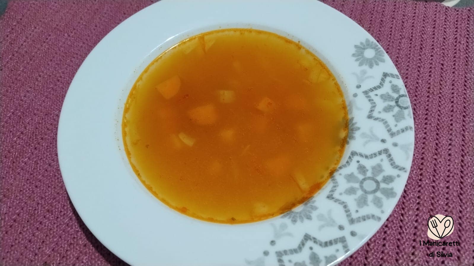 Brodo vegetale con dado: come usarlo in cucina e consigli pratici
